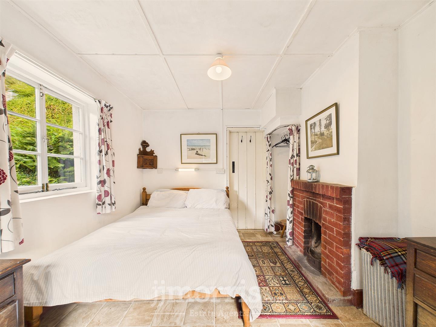 Cwmllan, Pontfaen, Fishguard – JJMorris